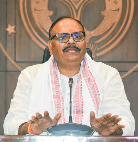 यूपी :उपमुख्यमंत्री ब्रजेश पाठक का अखिलेश पर पलटवार, बोले-संवाद से डरते ...